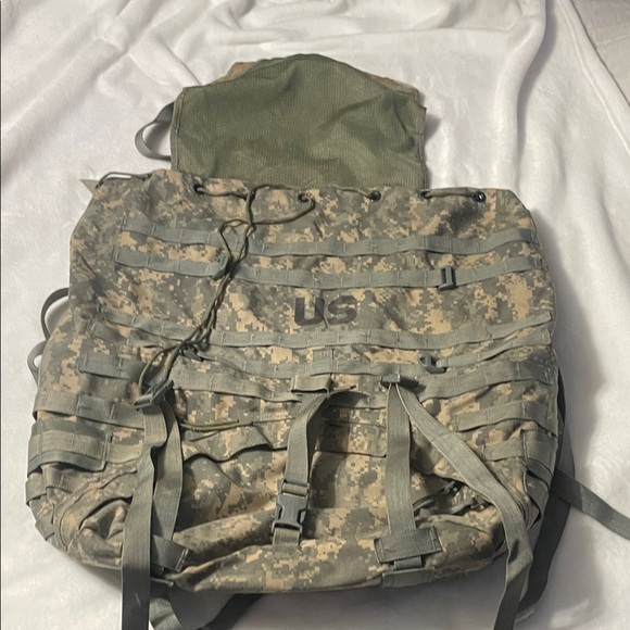 U.S. Army | Other | Authentic Us Army Camouflage Backpack | Poshmark